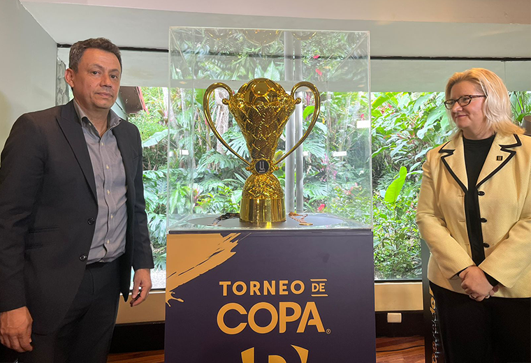 ¿Para Saprissa o la Liga? Así es el trofeo del Torneo de Copa | Teletica
