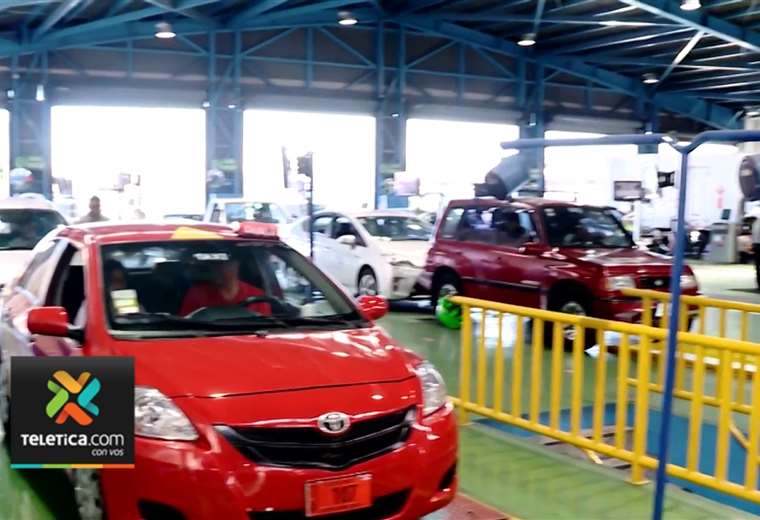 24 mil conductores deben cambiar ‘sticker’ de Dekra para poder pagar ...