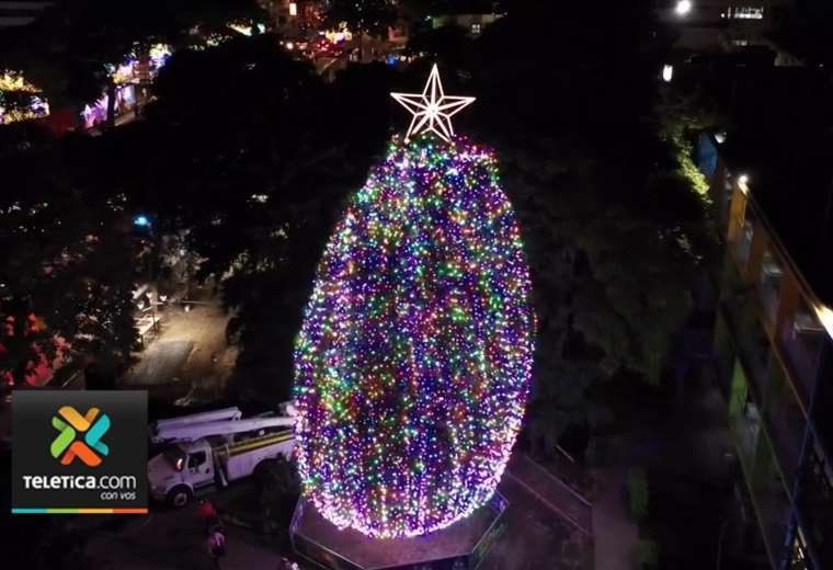 Así se iluminó el árbol de Navidad del Hospital Nacional de Niños ... Así se iluminó el árbol de Navidad del Hospital Nacional de Niños ...