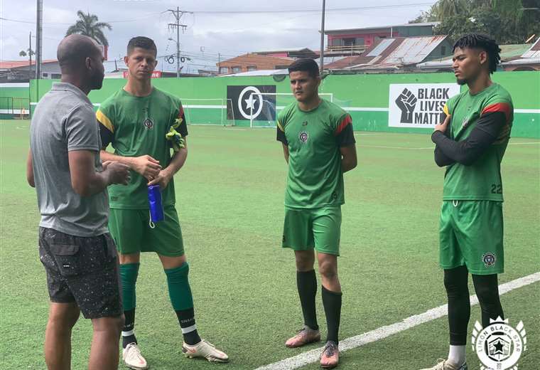 Dexter Lewis trabajará con los porteros del Limón Black Star | Teletica