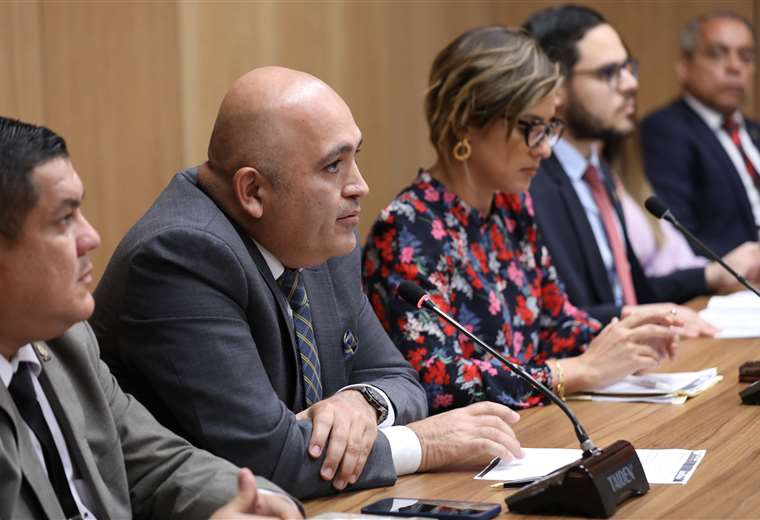 PUSC decidirá entre Horacio Alvarado y Vanessa Castro figura para ...