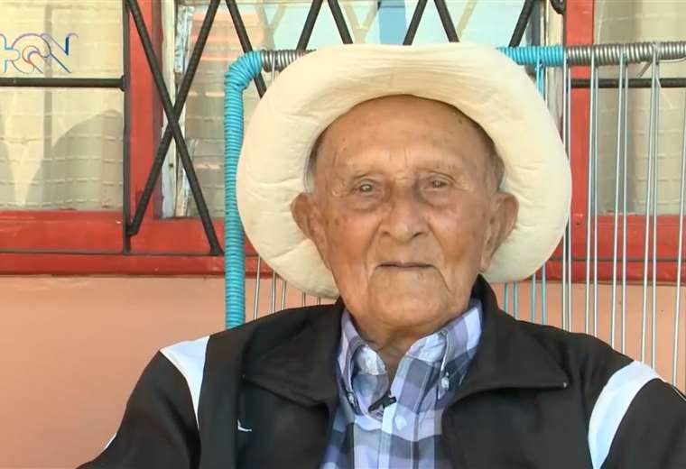 “Monchito” celebra sus 100 años trabajando en el campo | Teletica