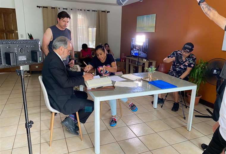 Gustavo Rojas vuelve a la tele con “Entre 2” | Teletica