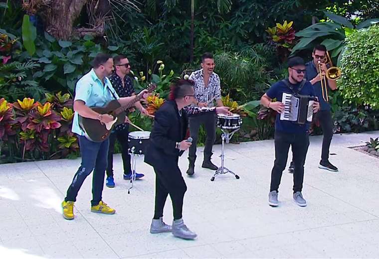 Los Ajenos celebran 15 años con nueva canción | Teletica