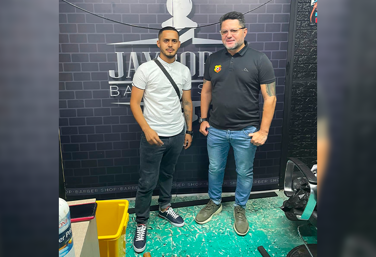 Jafet Soto ayudó a barbero al que le destruyeron local | Teletica