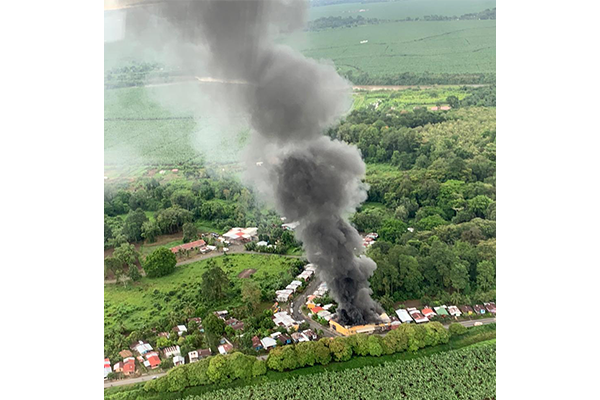 Video: Gran incendio consume supermercado en Matina | Teletica