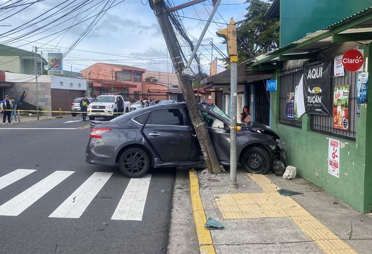 Carro choca contra poste y deja sin electricidad a vecinos de Sabanilla ...