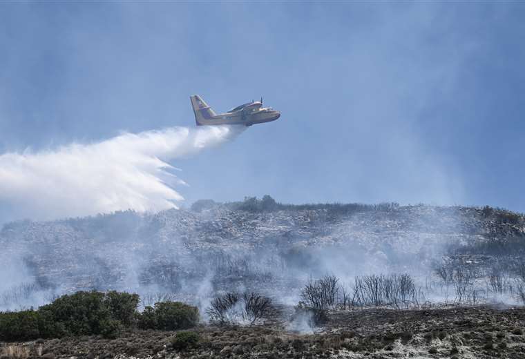 Mejora situación provocada por incendios forestales en Grecia | Teletica
