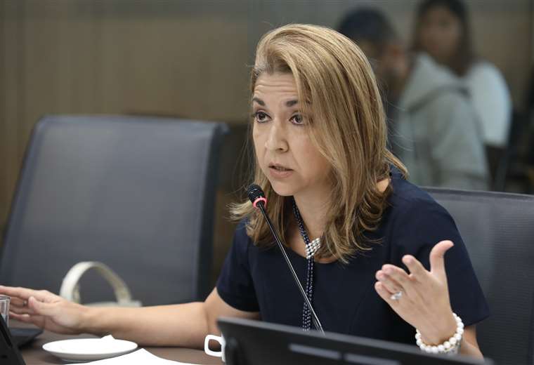 Mary Munive desmiente, con prueba en mano, denuncias de expresidenta ...