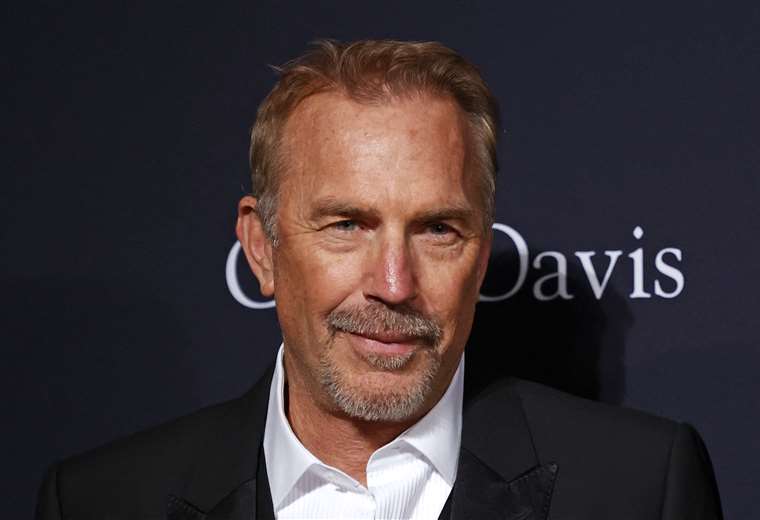 Kevin Costner disfruta de unas vacaciones en Costa Rica | Teletica