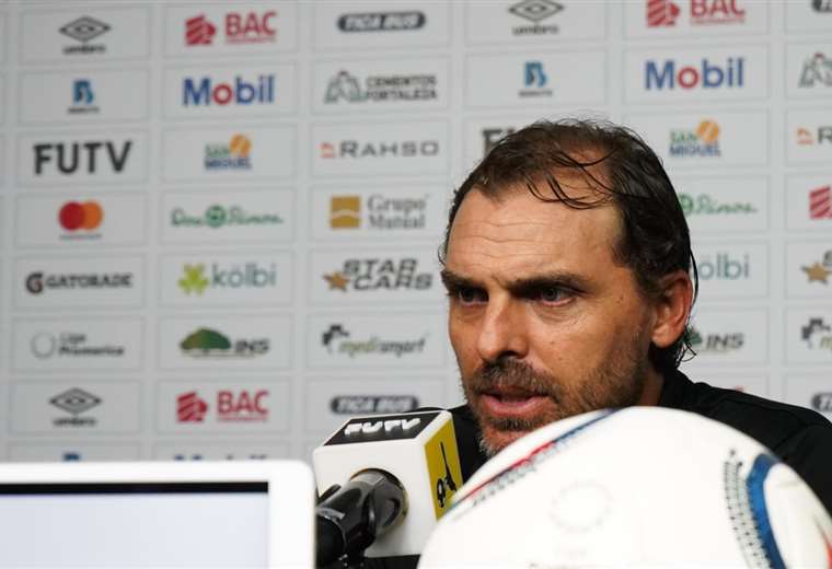 ¿Del avión a la cancha? Esto dijo Carevic sobre sus seleccionados que ...