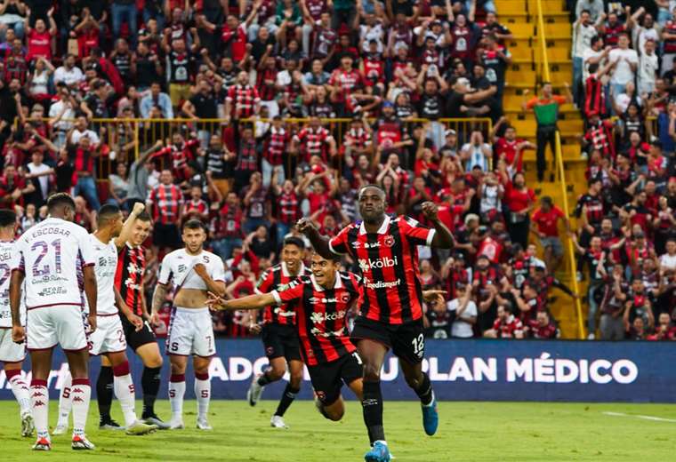 Joel Campbell brilla y Alajuelense derrota a Saprissa | Teletica Joel Campbell brilla y Alajuelense derrota a Saprissa | Teletica