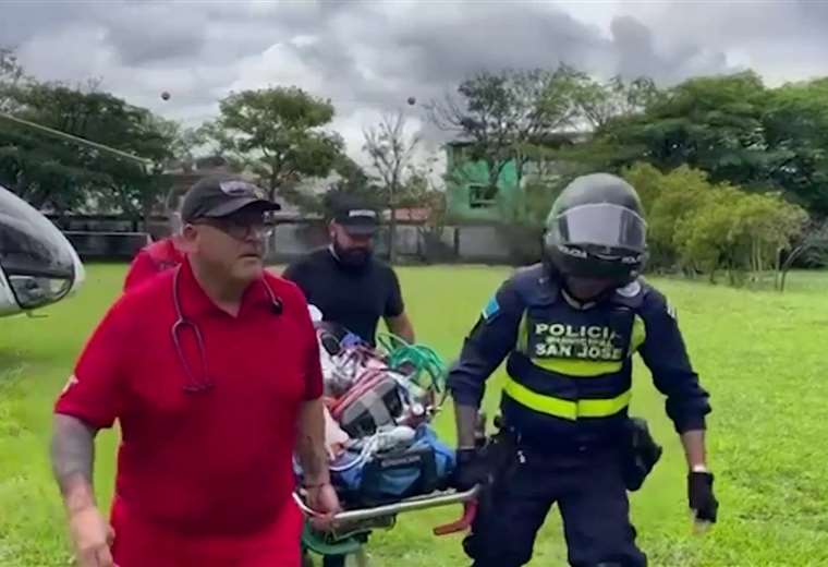 Trasladan vía aérea a niña de 2 años tras ser atropellada en Turrialba ...