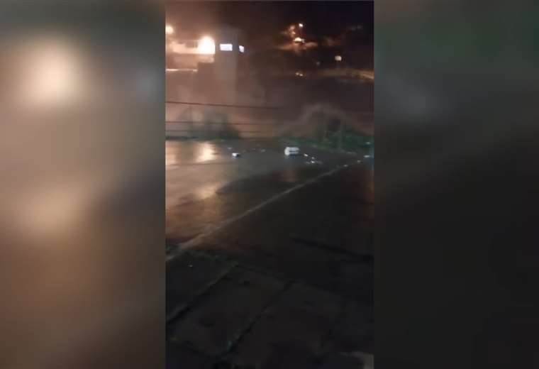 Video: Evacuan personal de AyA y apagan bomba de agua en Puente Mulas ...