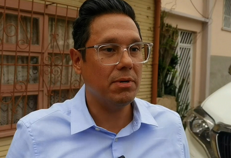 Presidente AyA se accidenta tras ser chocado por conductor en aparente estado de ebriedad | Teletica