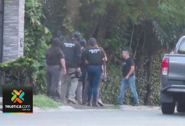 Detienen a cruzrojista sospechoso de robar tarjeta a paciente y hacer compras | Teletica