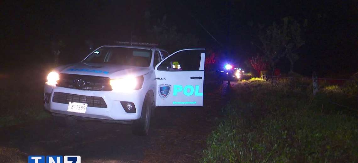 Dos jóvenes hallados sin vida dentro de carro en Pococí | Teletica