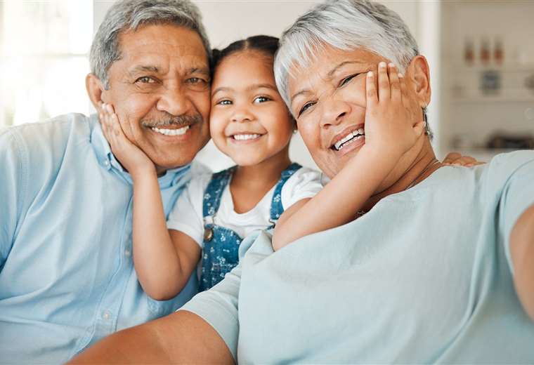 Apoyo y equilibrio: El valioso rol de abuelos en la crianza de sus ...