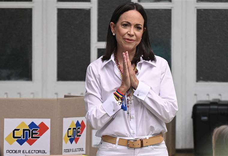 Opositora venezolana Machado llega a Oslo tras obtener el Premio Nobel ...