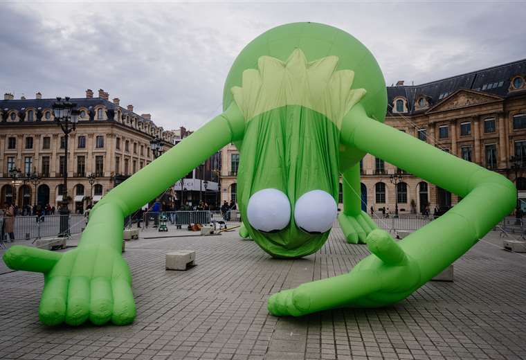 Rana René busca tranquilizar en feria Art Basel de París tras robo en ...