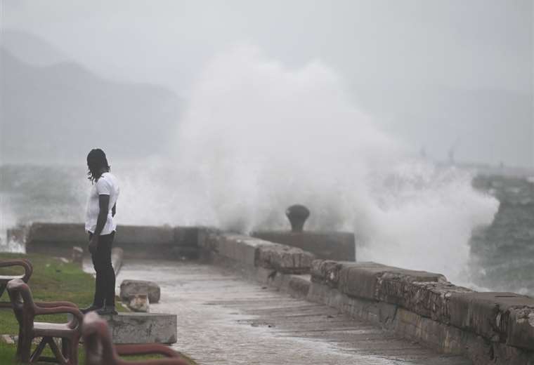 Jamaica teme destrucción masiva al acercarse gigantesco huracán Melissa ...