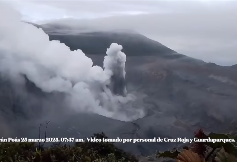 Video muestra la erupción con la que despertó el volcán Poás este ...