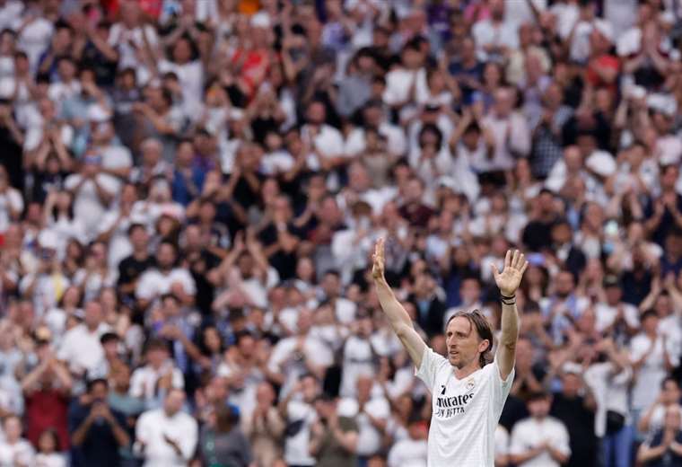 Emotivo homenaje del Real Madrid a Ancelotti y Modric, dos de sus leyendas | Teletica