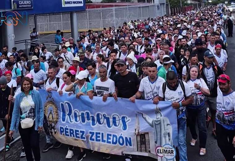 Viven a más de 100 kilómetros y aun así caminan hasta La Negrita | Teletica