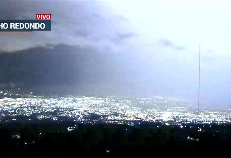 Intensa rayería ilumina el cielo de la Gran Área Metropolitana | Teletica