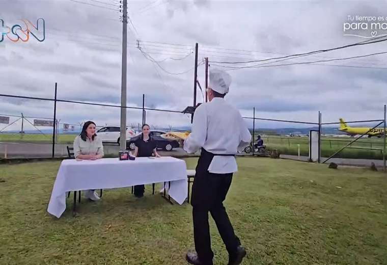 Comer viendo aviones despegar es posible en este rincón de Alajuela ...