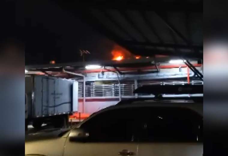 Fuego en lavandería de la CCSS contiguo a Hospital México puso a correr ...