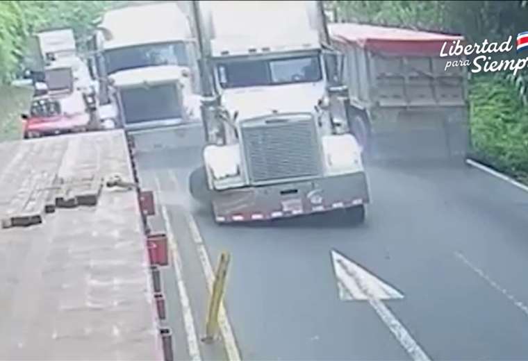 Video: Triple choque entre cabezales obligó al cierre de Ruta 32 | Teletica