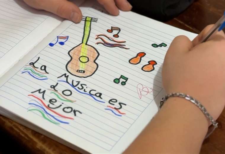Esta Mini Comparsa llena las calles de Desamparados de ritmo y sueños ...