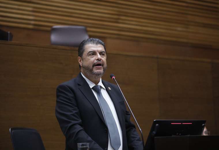 Tras 15 años de permisos, Mario Zamora renuncia a plaza en la ...