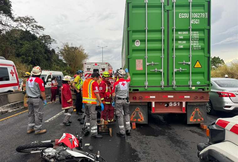 Motociclista muere atropellado por tráiler cerca del peaje de Escazú en ...