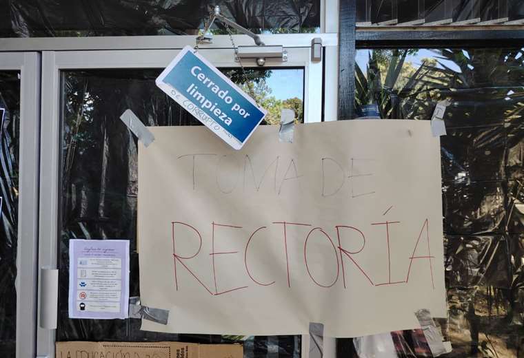 Toma de Rectoría de UCR cumple una semana: estudiantes preparan karaoke ...